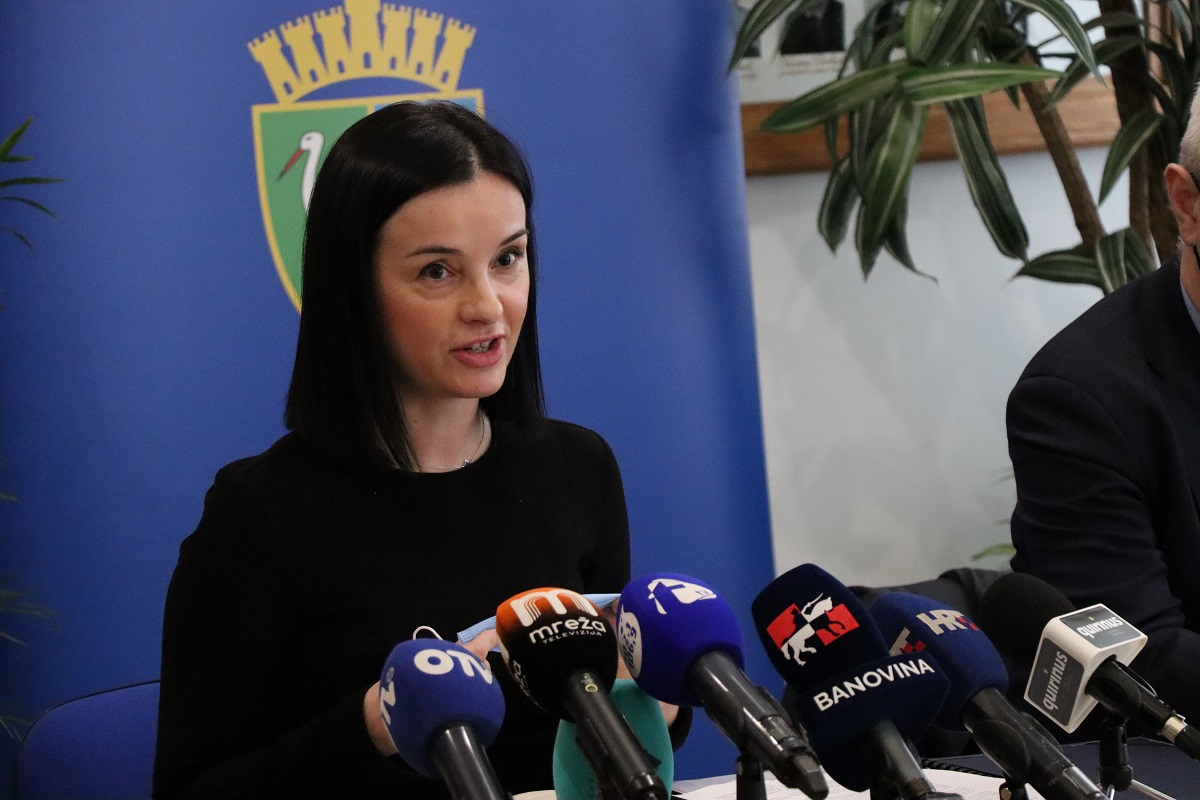 Ministrica Vučković uručila ugovore iz mjera Programa ruralnog razvoja ...